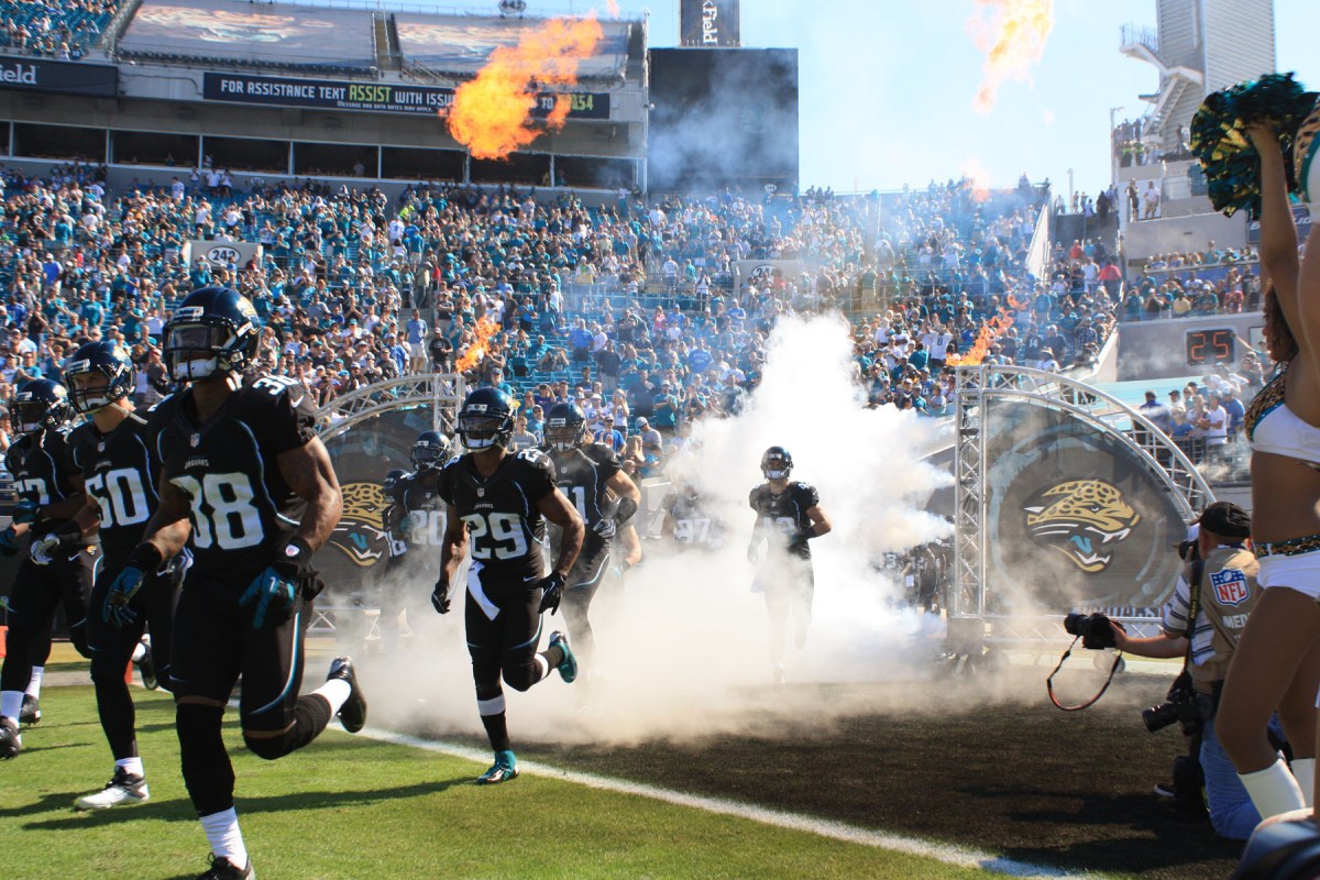 Insights from photographing Jaguars-Lions NFL game | Julie Dodd